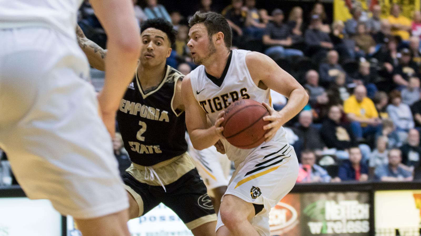 Kyler Kinnamon - Men's Basketball - FHSU Athletics