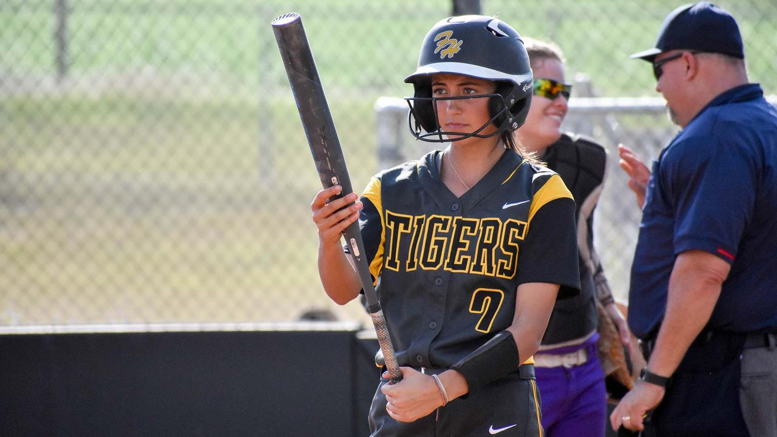 Sydney Harsh - Softball - FHSU Athletics