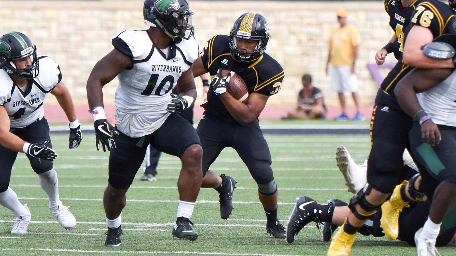 Isaiah Blackmon - Football - FHSU Athletics