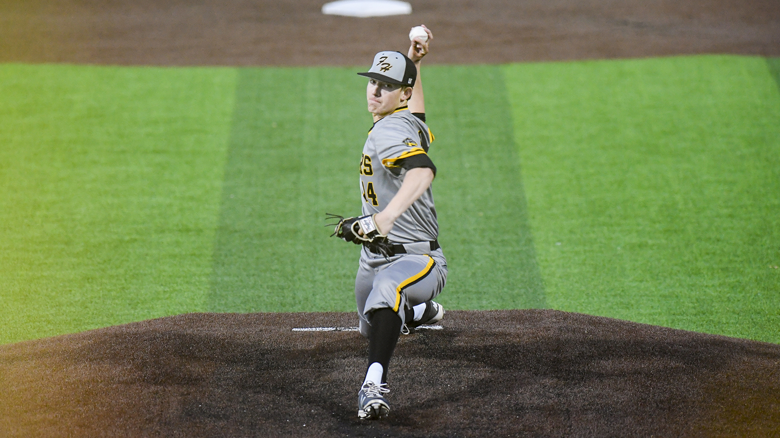 Ethan Booe - Baseball - FHSU Athletics