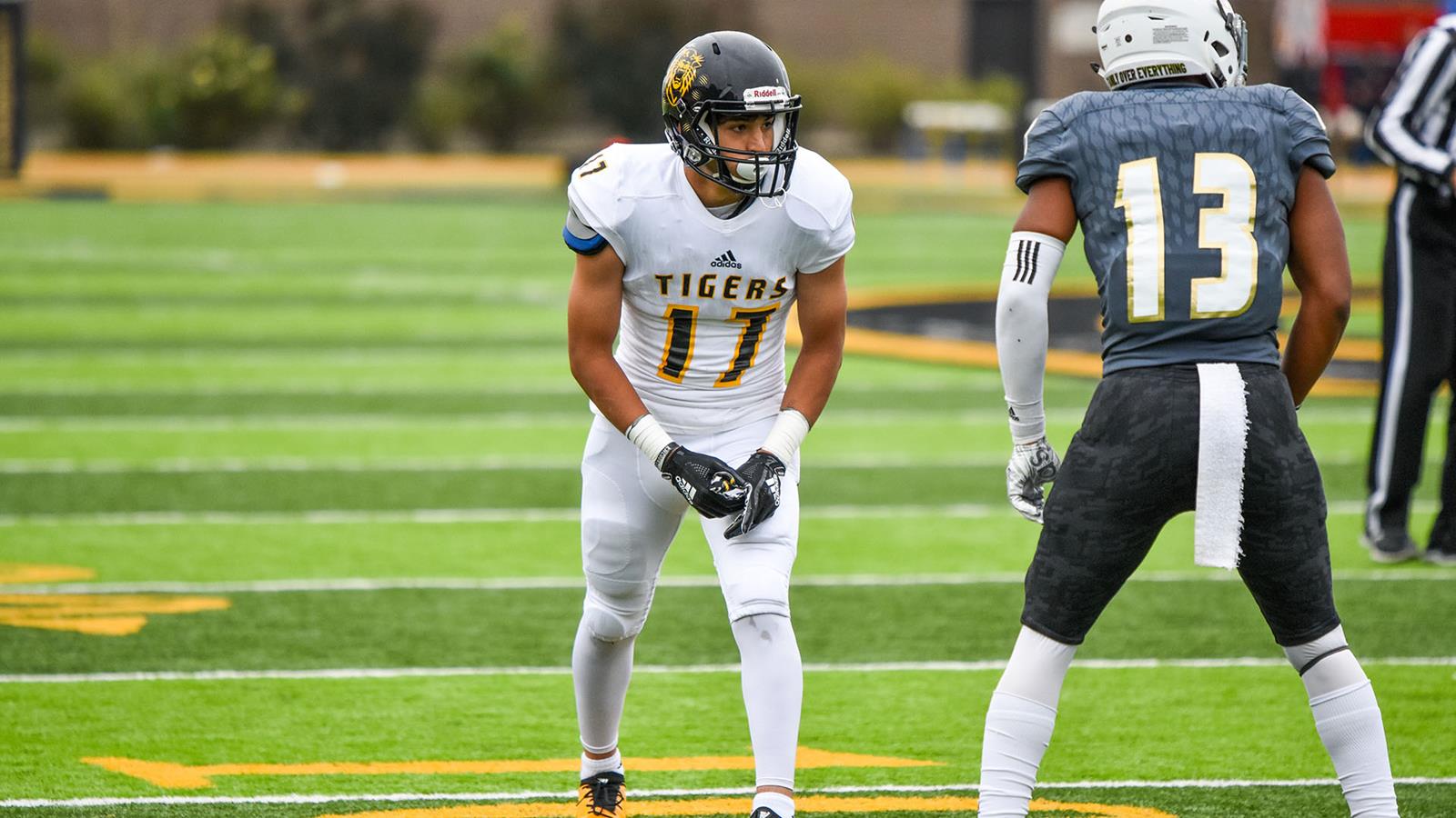 Manny Ramsey - Football - FHSU Athletics