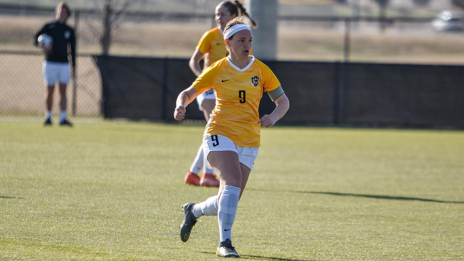 Macy Decker - Women's Soccer - FHSU Athletics