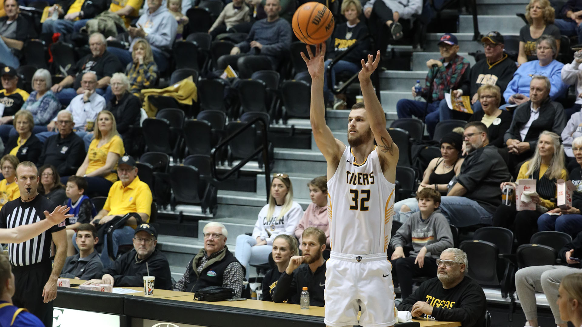 Haggan Hilgendorf - Men's Basketball - FHSU Athletics
