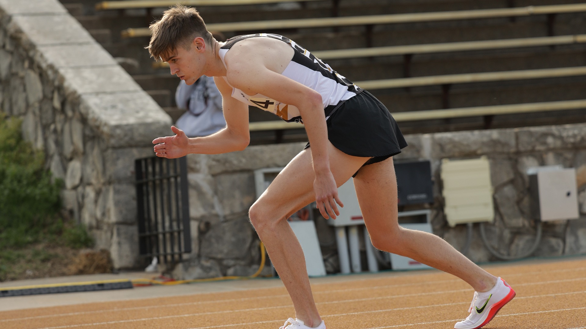 Aaron Mangan - Men's Track and Field - FHSU Athletics