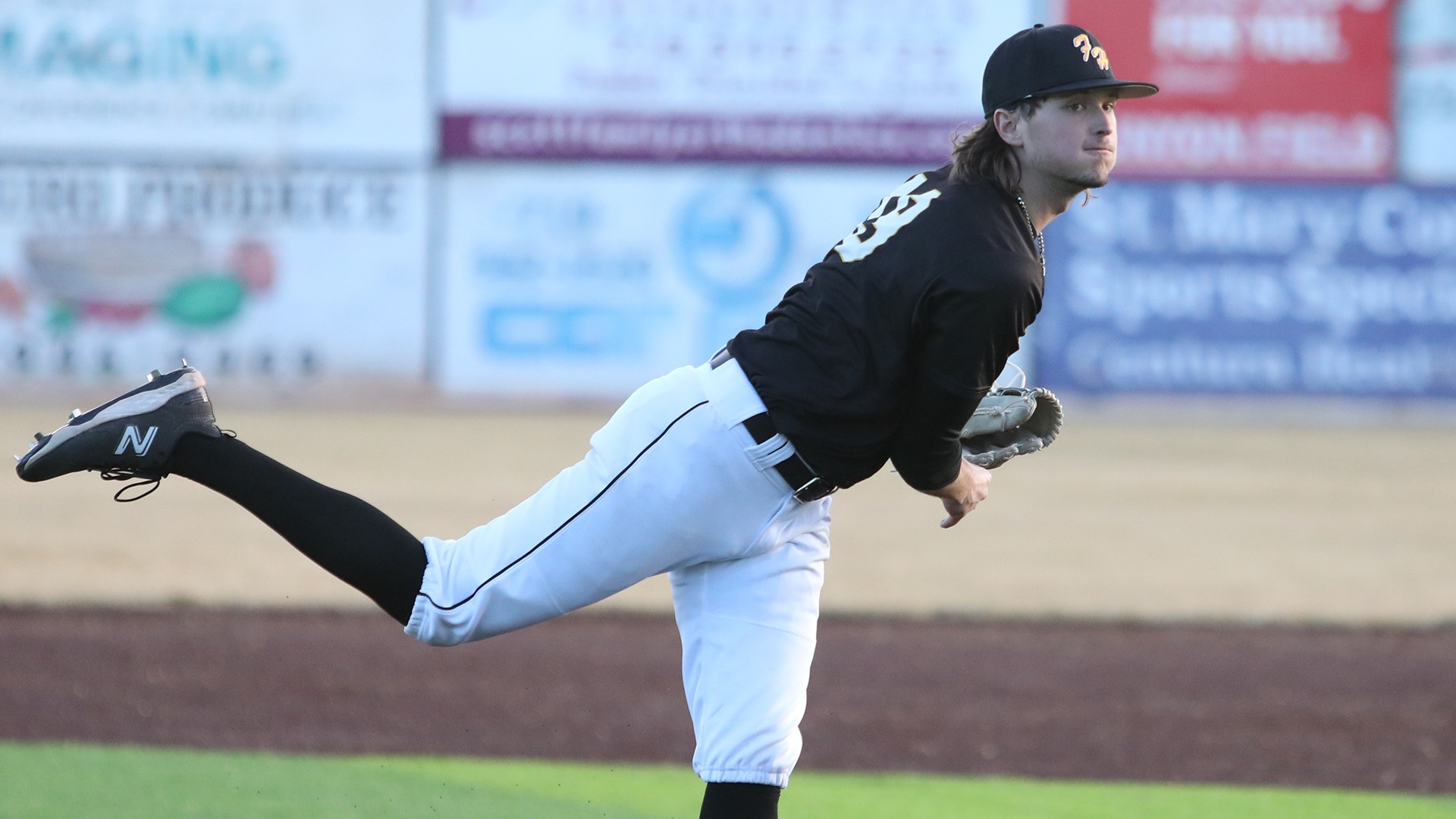 Baseball Rallies Past Hornets, Wins Series - FHSU Athletics