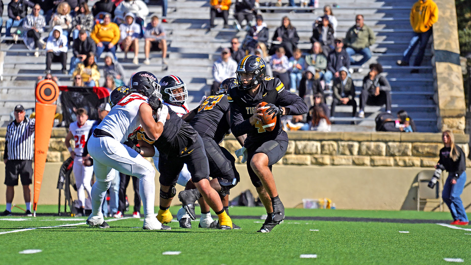 Football Faces Hornets in 2025 Regular Season Finale Saturday in ...