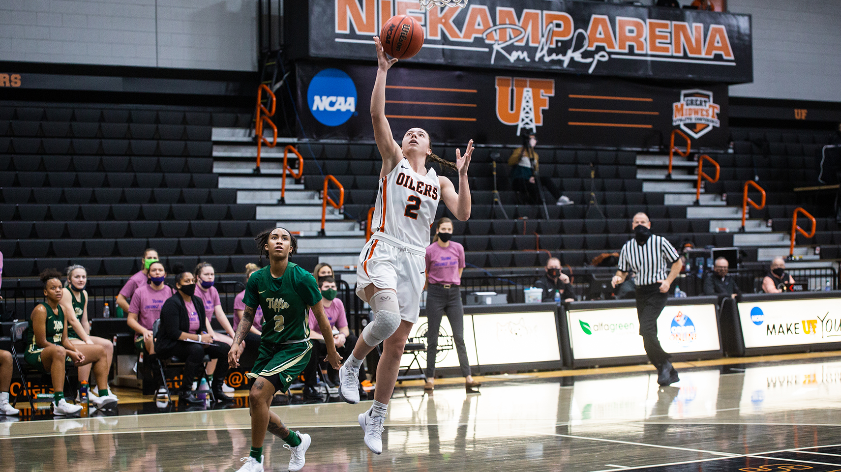 Oilers Defeat Dragons 81-75 - University of Findlay