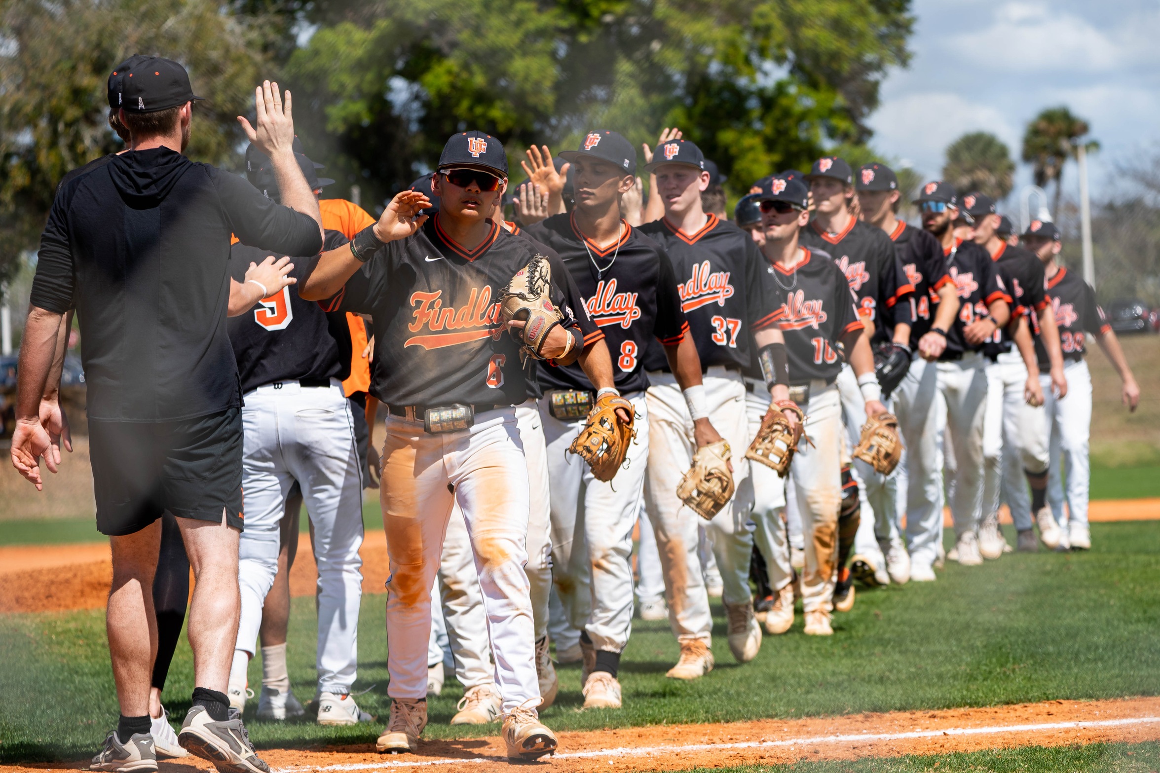 Oilers Split with Pioneers in Day One of Series - University of Findlay