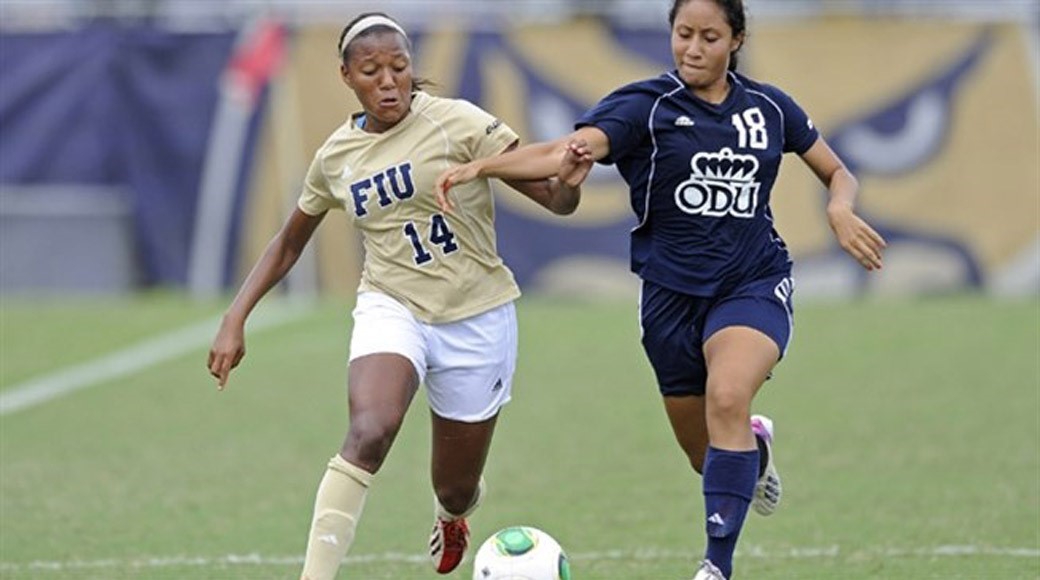 Alyssa Robinson - 2016 - Women's Soccer - FIU Athletics