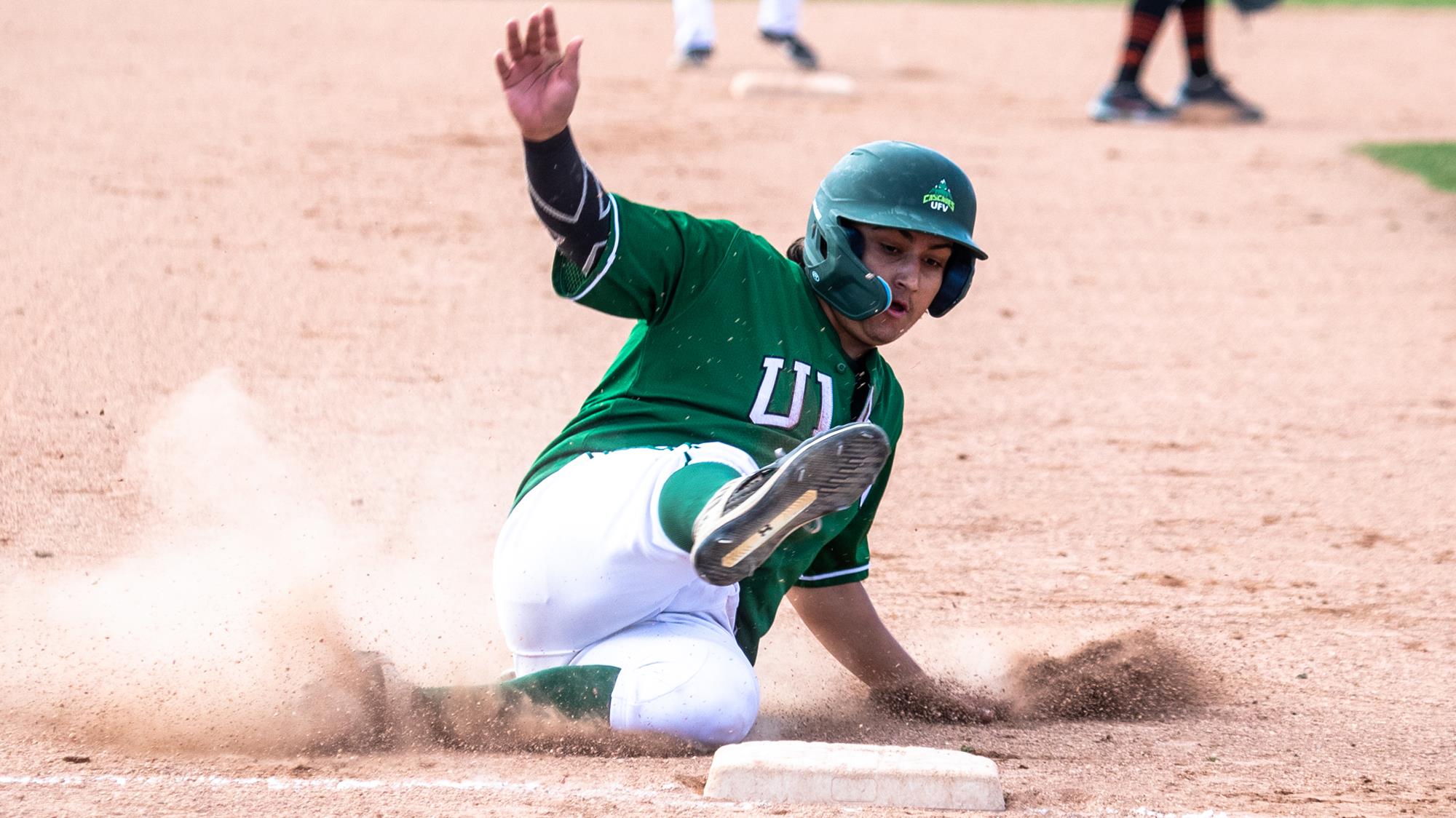 Cascades get into the win column on opening weekend - University of the ...