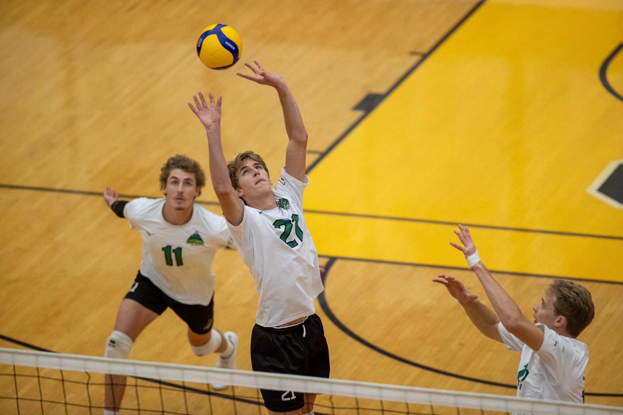 MVB: Jonas Van Huizen leads in kills as Cascades take five-set thriller ...
