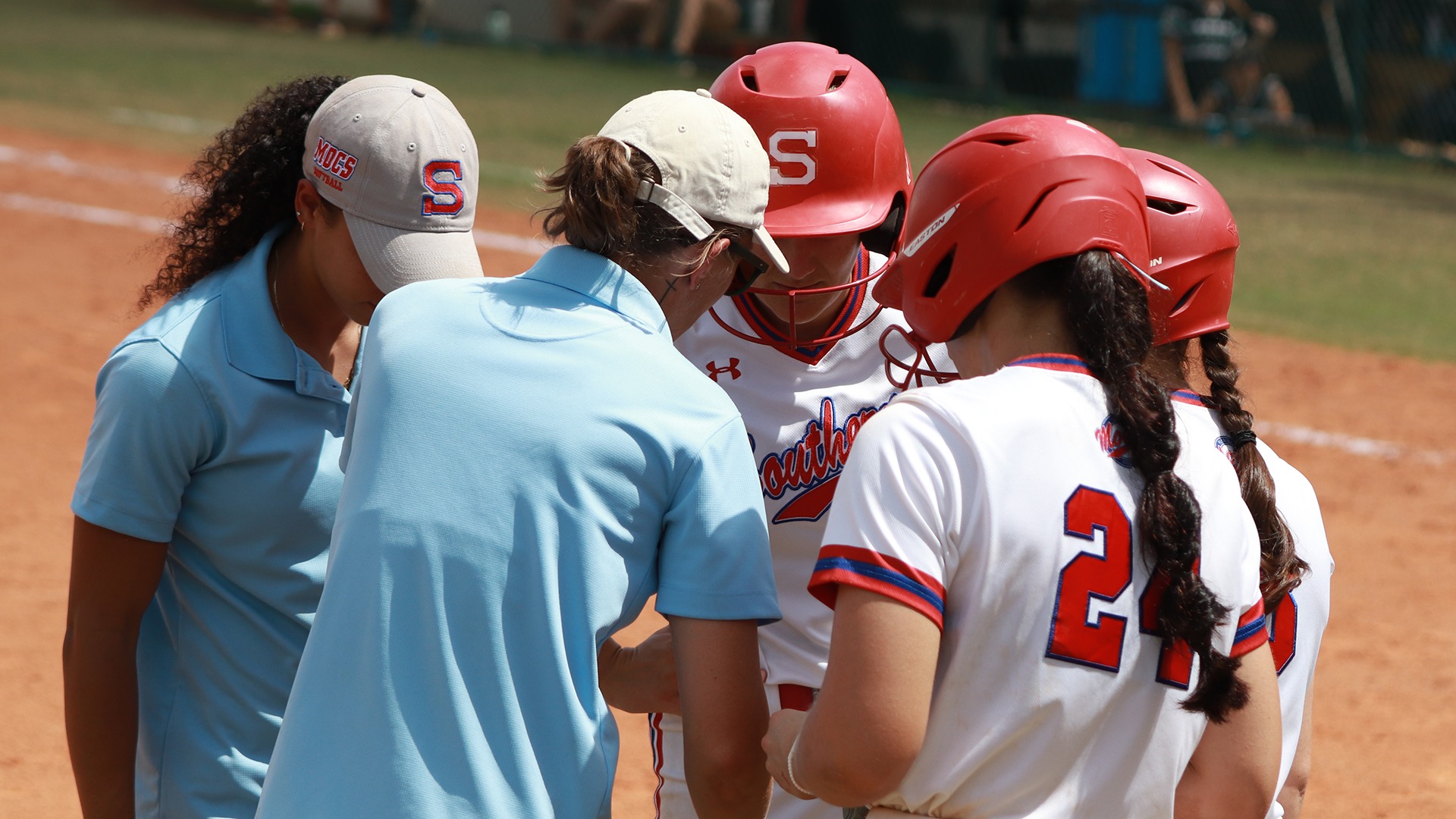 Softball Drops Series Opener Against PBA - Florida Southern College