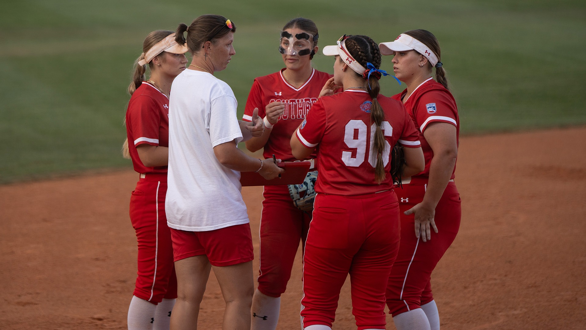 Softball Falls in Series Opener to #19 Tars - Florida Southern College