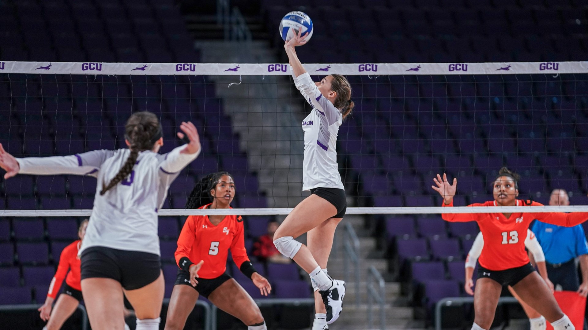 Lopes look to continue sweep streak - Grand Canyon University Athletics