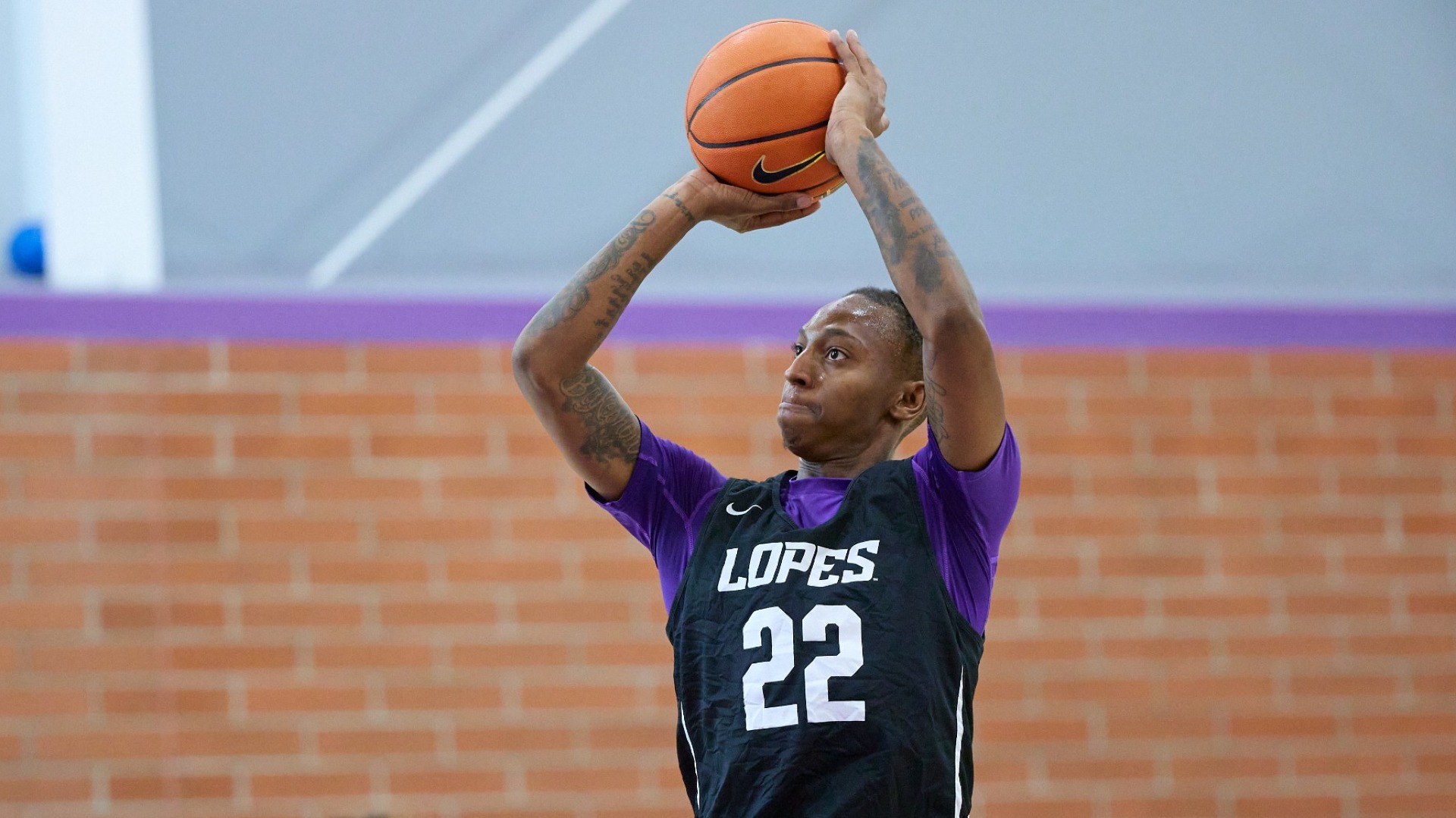 Baker returns from shoulder surgery to face NAU - Grand Canyon ...