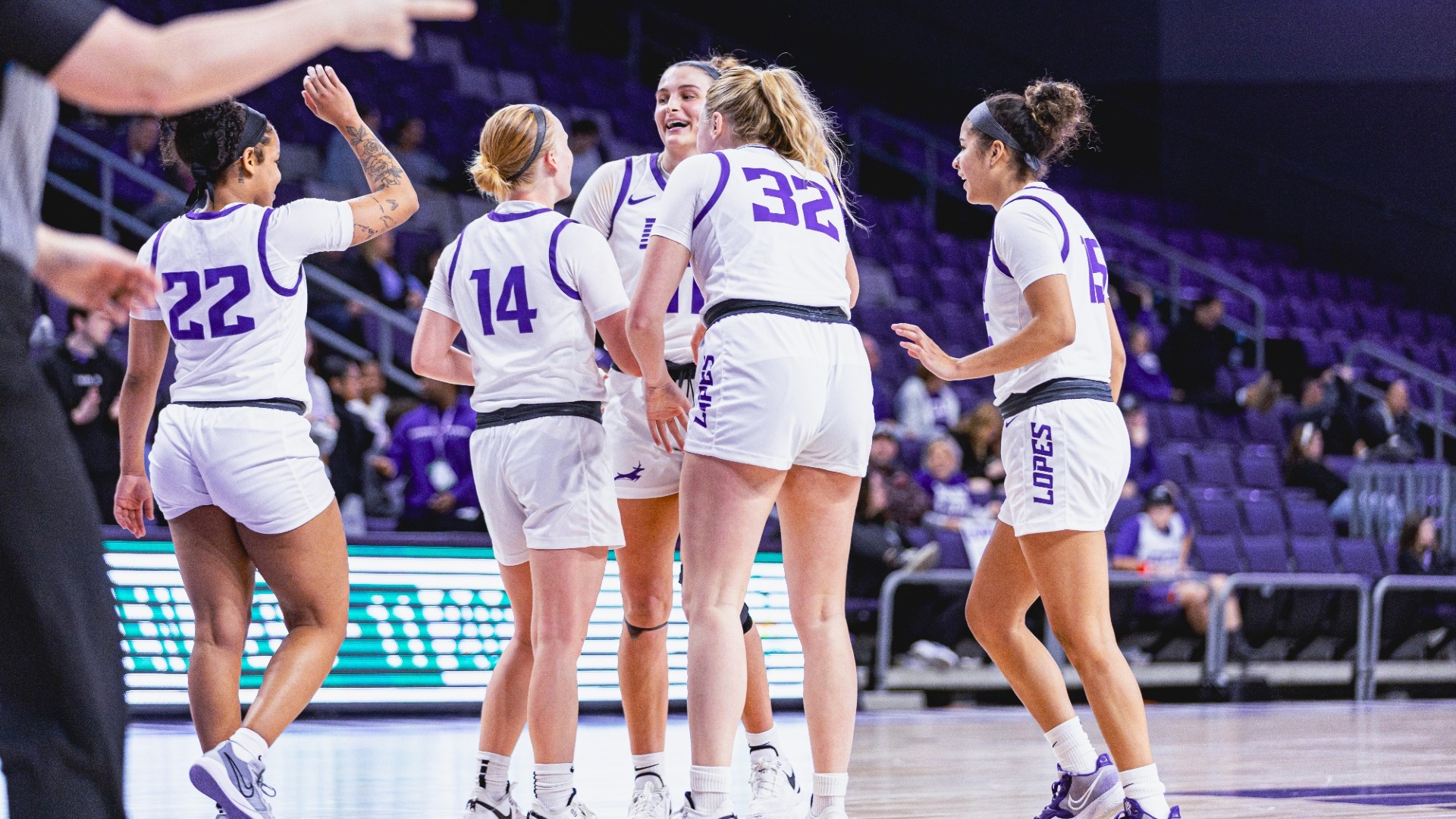 Lopes keep it rollin’, beat Utah Tech by 25 - Grand Canyon University ...