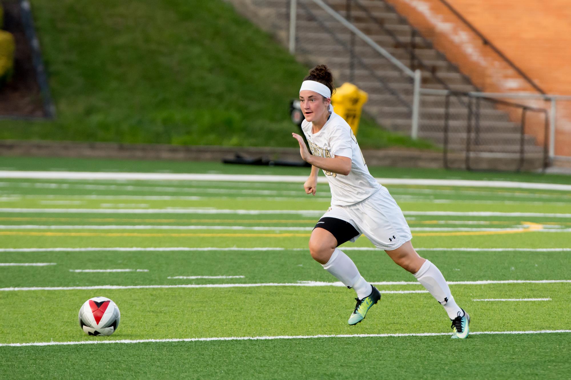 Lydia Roth - Women's Soccer - Geneva College Athletics