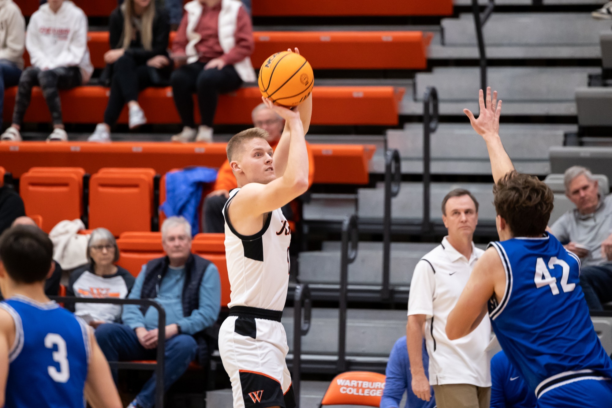 Carter Cuvelier - Men's Basketball - Wartburg College Athletics