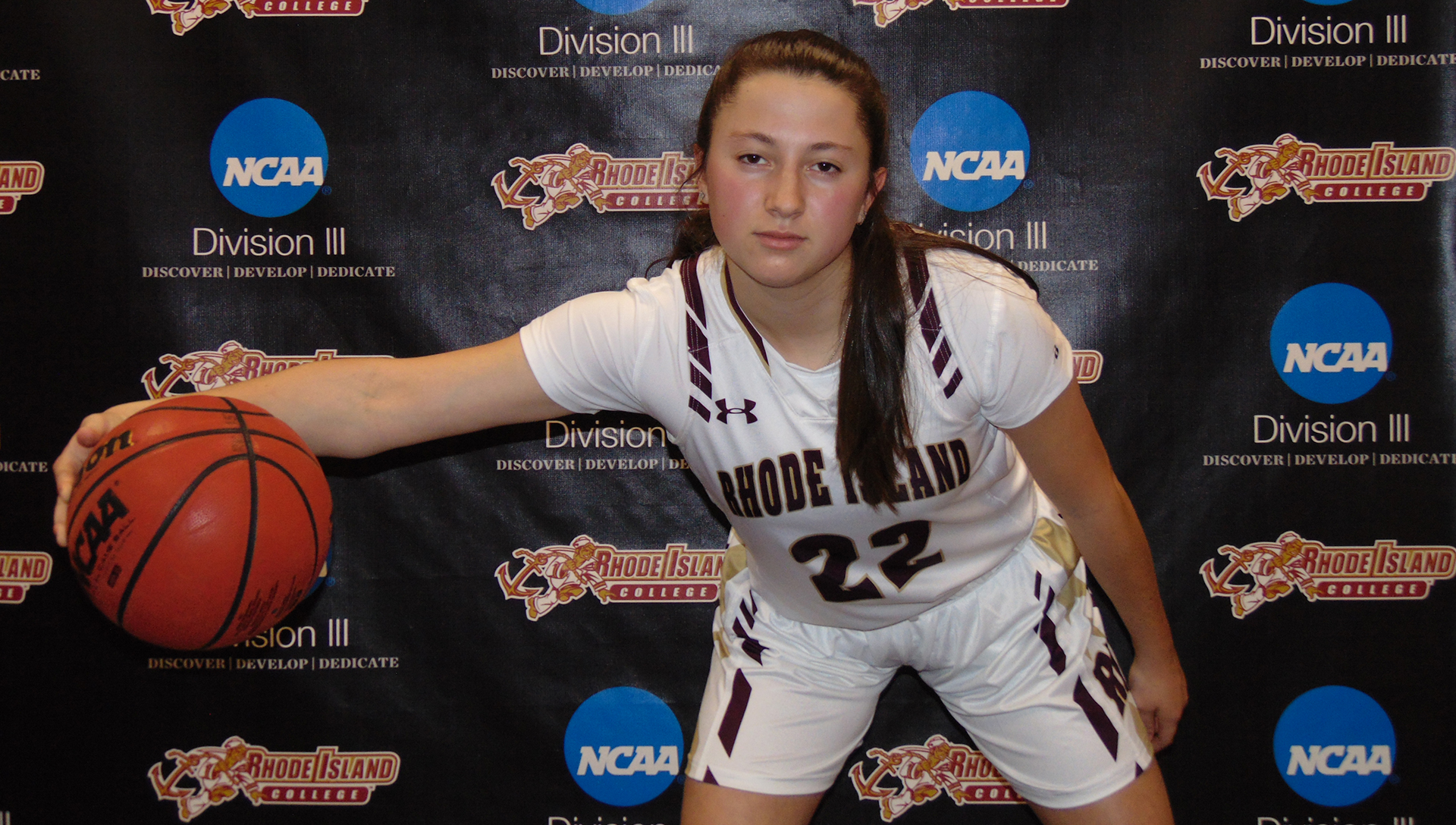 Medbury Leads Anchorwomen Past UMass Boston - Rhode Island College