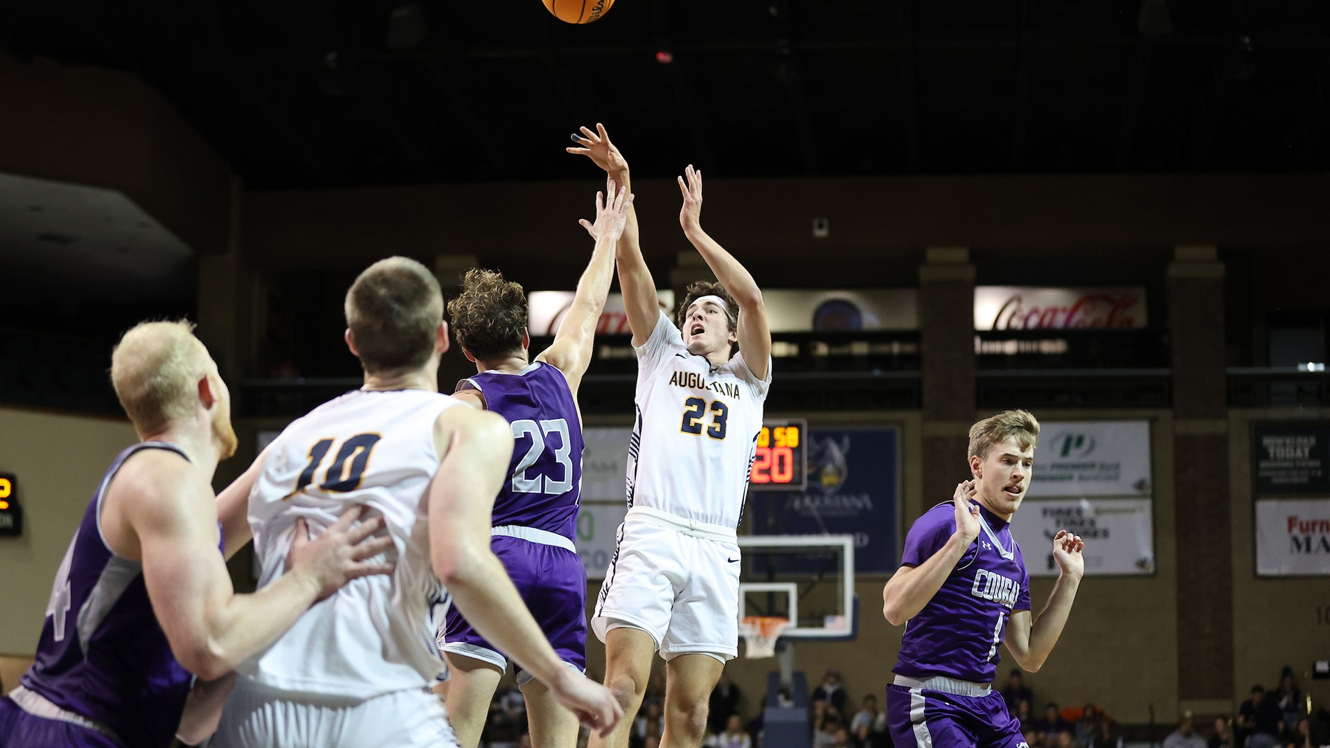 Cougars Slip Past Vikings Saturday - Augustana University Athletics