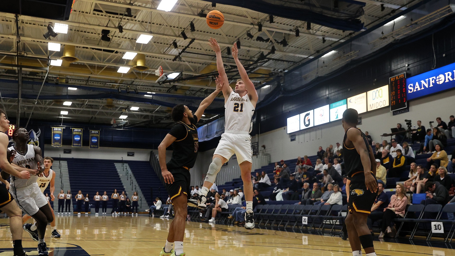 Isaac Fink - Men's Basketball - Augustana University Athletics