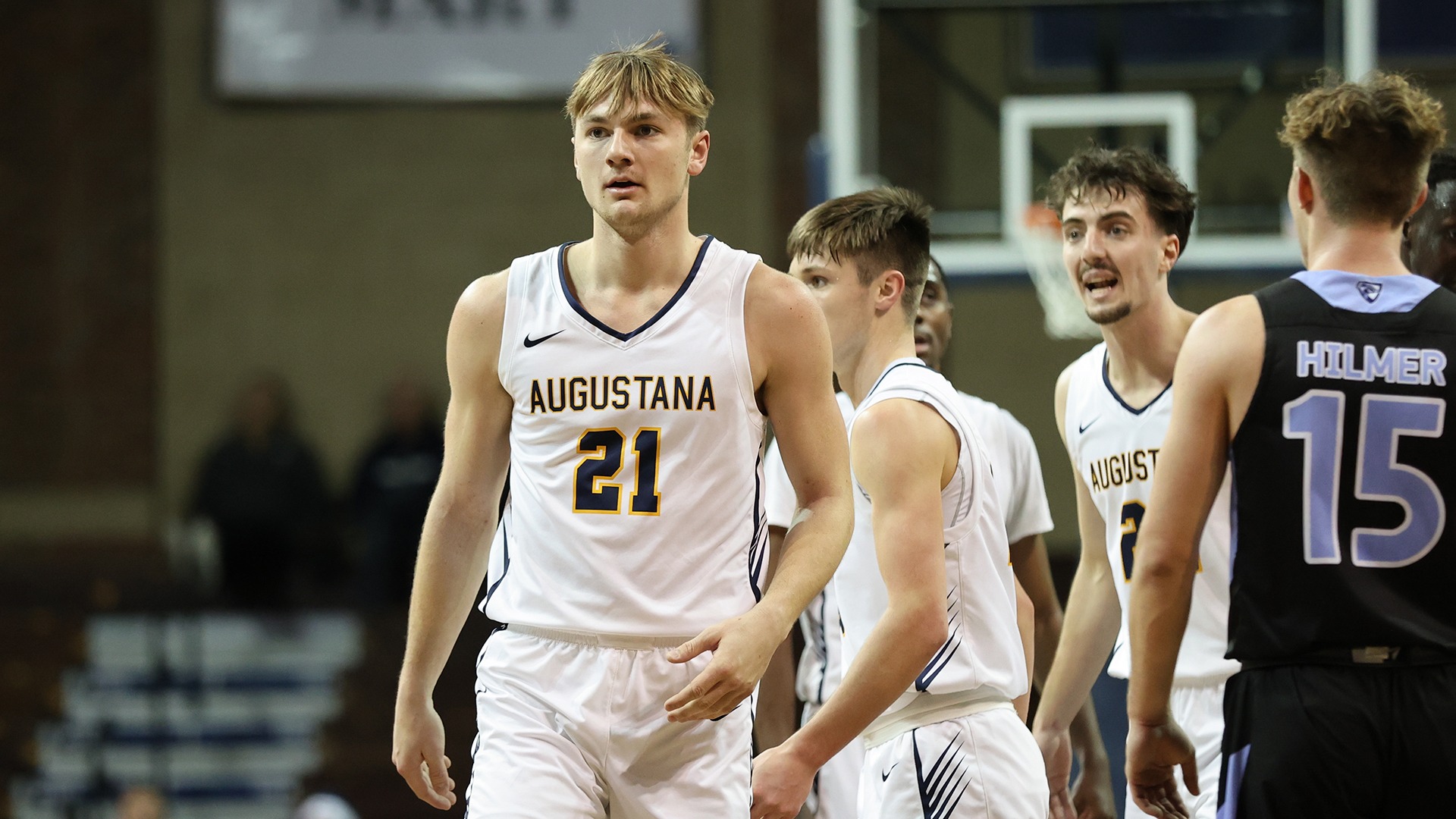 Winona State Slips Past Viking Men’s Hoops - Augustana University Athletics