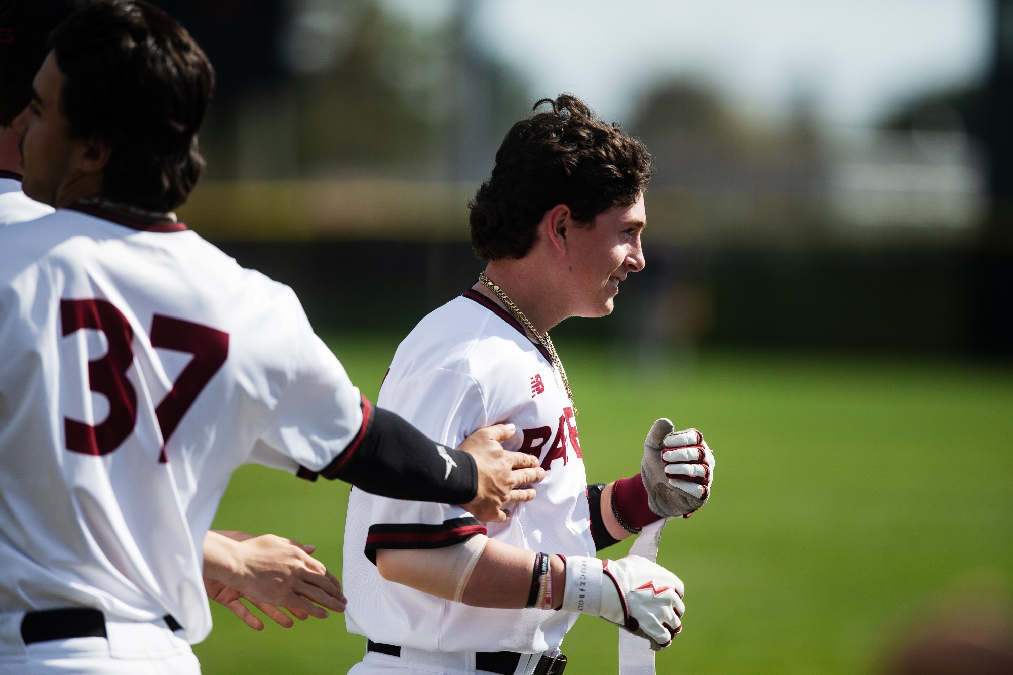 Baseball splits exciting doubleheader with Trinity - Bates College