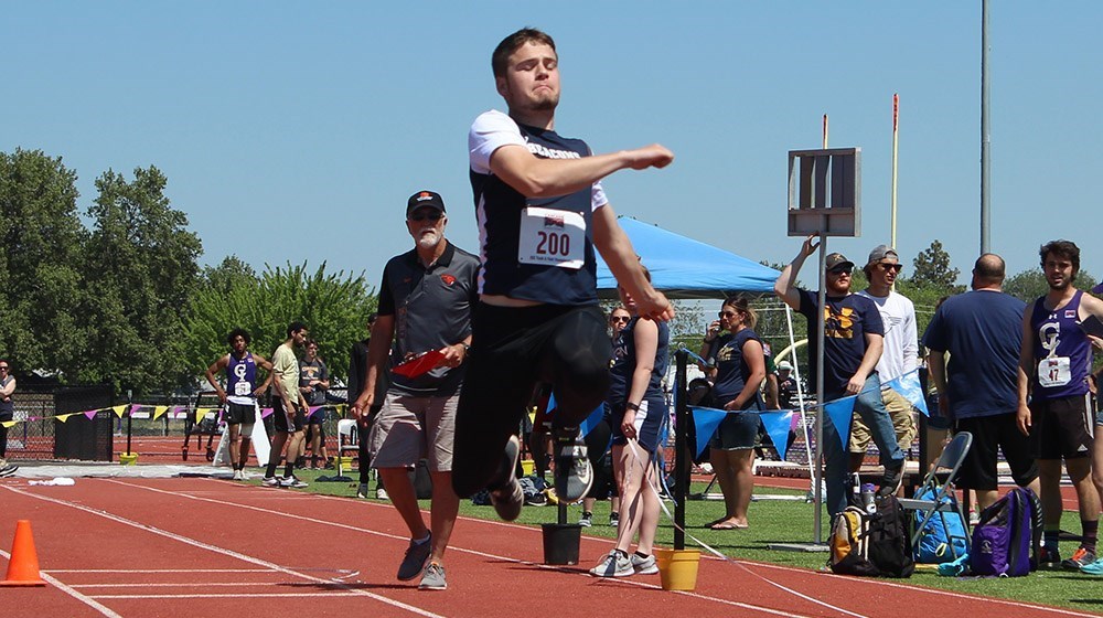 Jayden Tucker - Men's Track & Field - Bushnell University Athletics