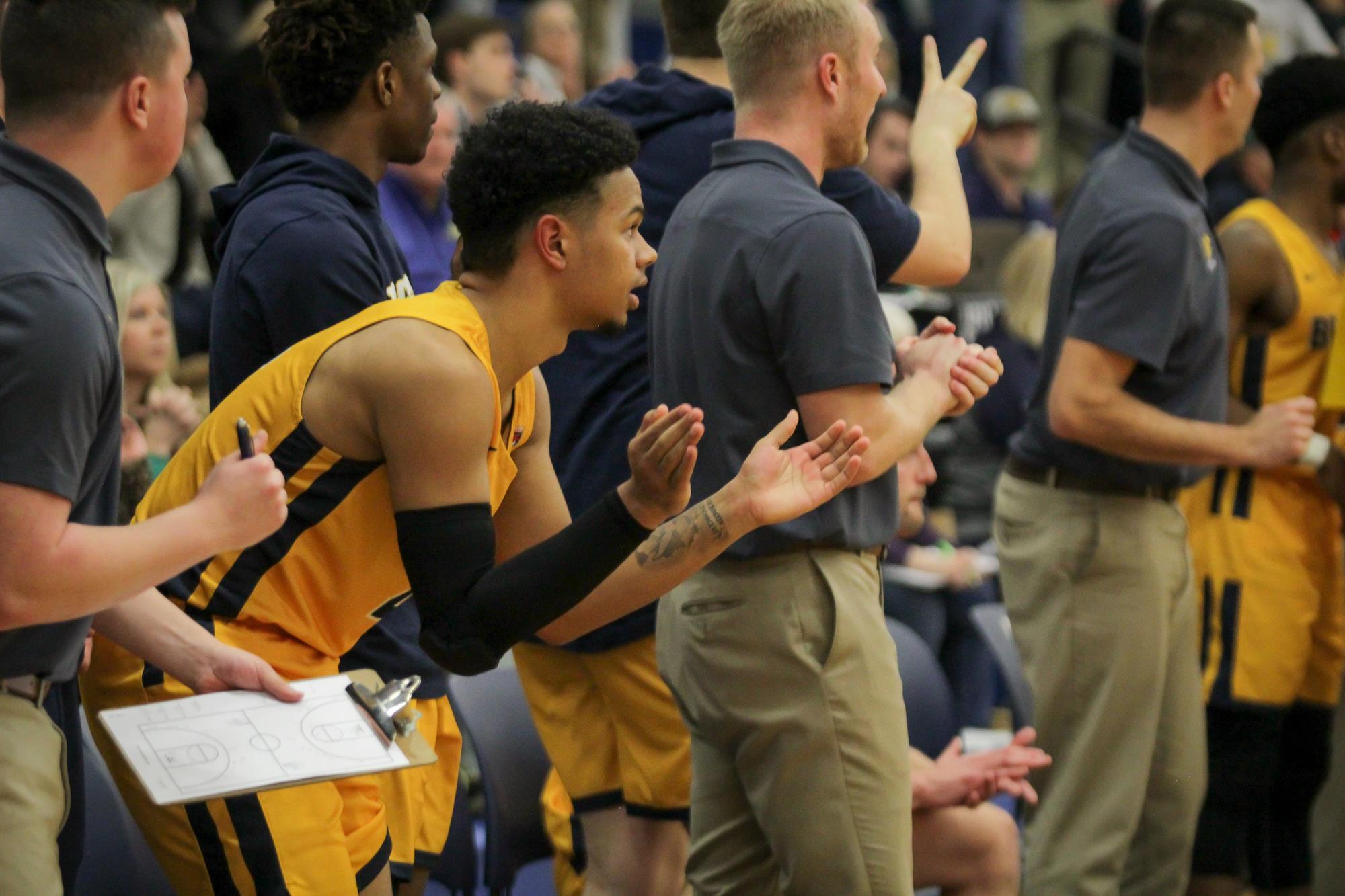 DyShawn Hobson - Men's Basketball - Bushnell University Athletics