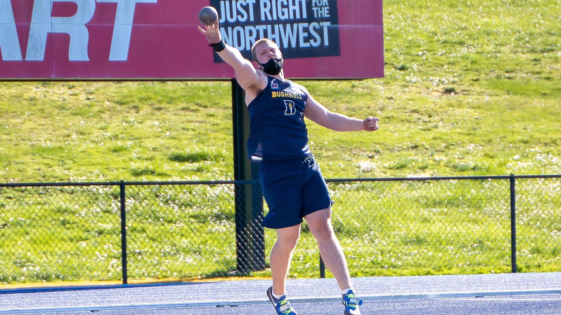 Logan Oakerman - Men's Track & Field - Bushnell University Athletics