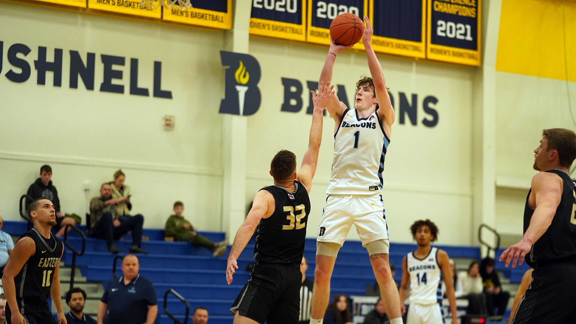 Beacons Survive to Keep Pace in CCC - Bushnell University Athletics