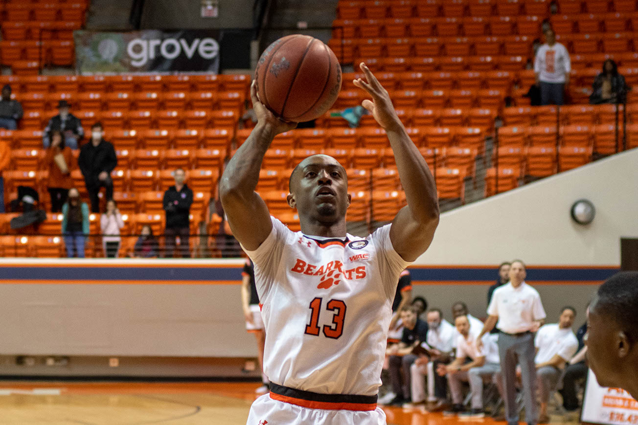 Ray’s buzzer beater leads Kats past ACU - Sam Houston