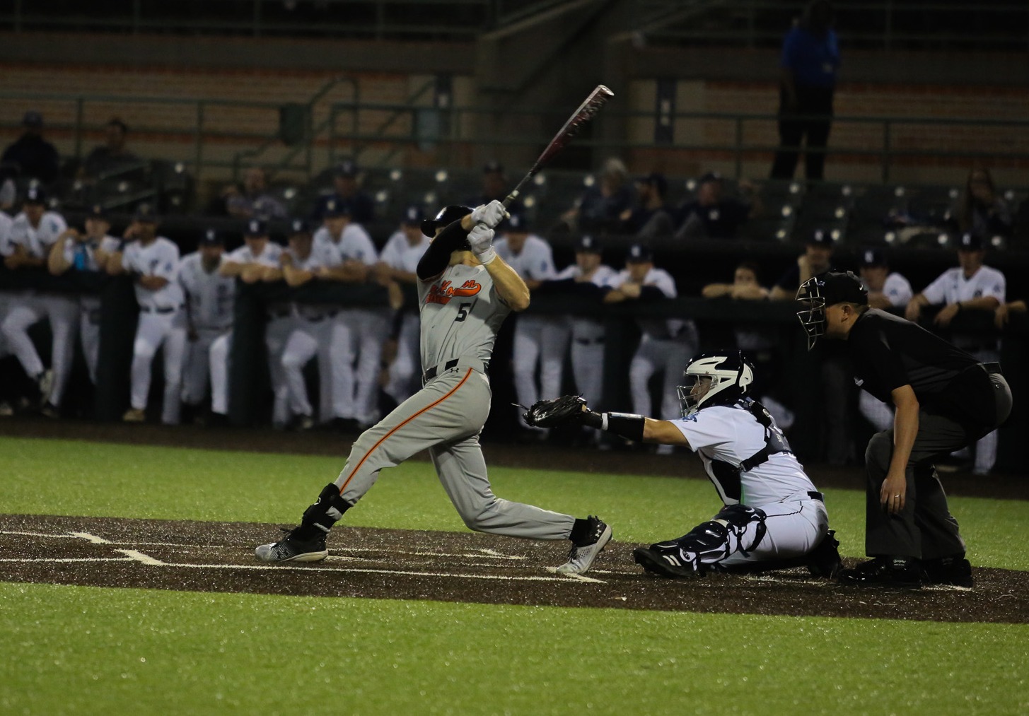 Late rally lifts Texas past Kats - Sam Houston