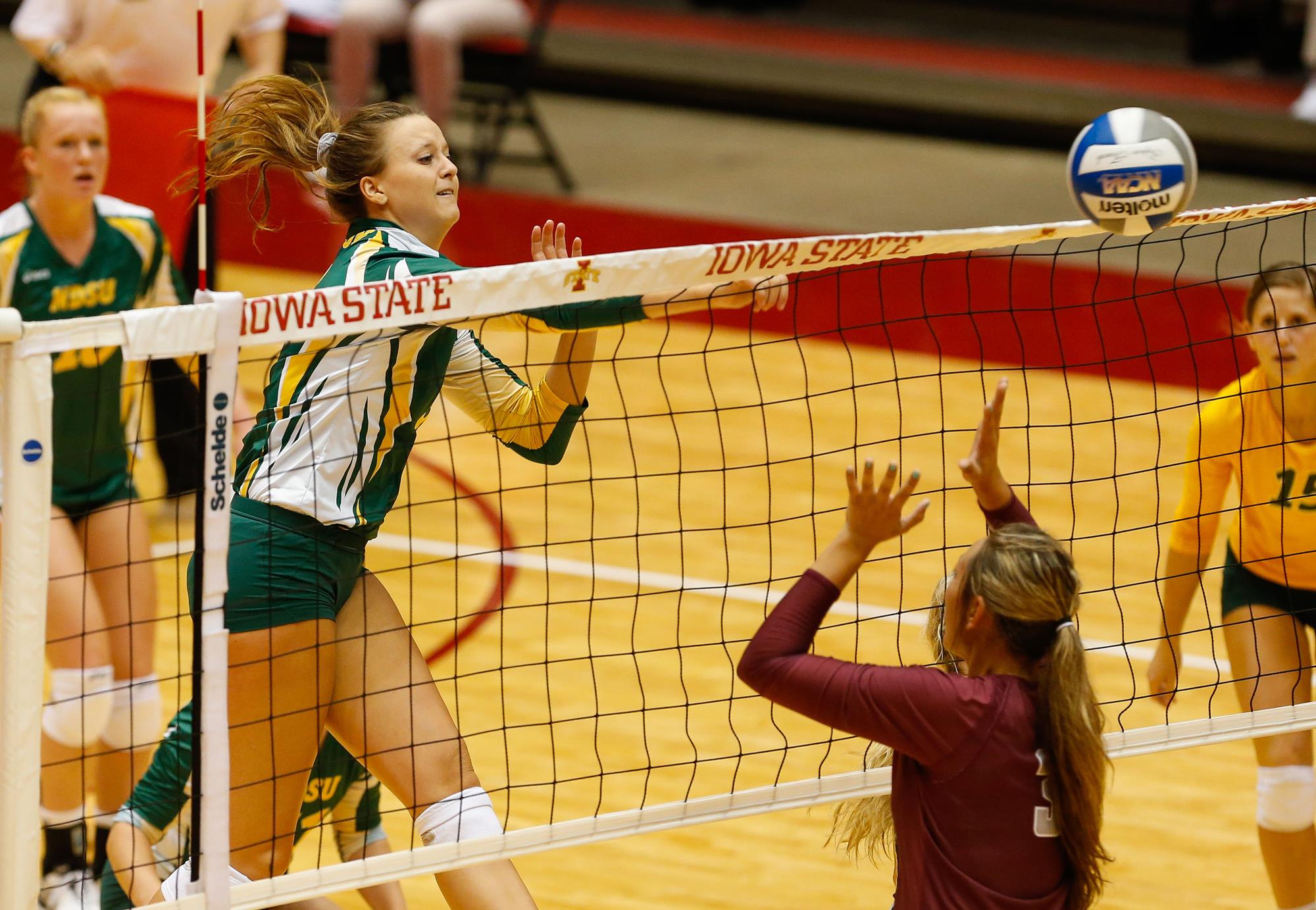 Emily Minnick - 2016 - Women's Volleyball - NDSU