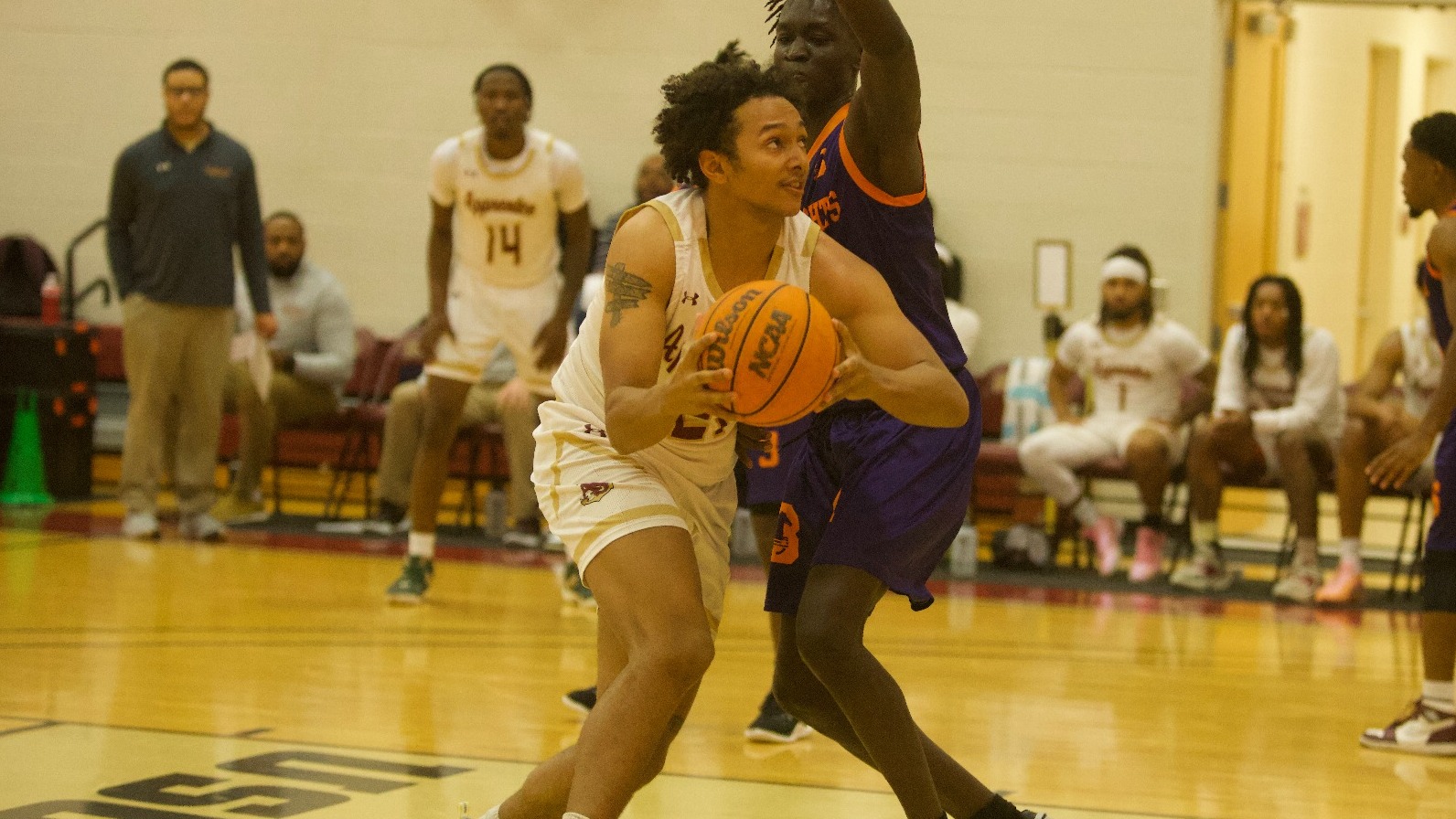 Goode's Double-Double Paces No. 1 Men's Basketball Past No. 9 UIC - The ...