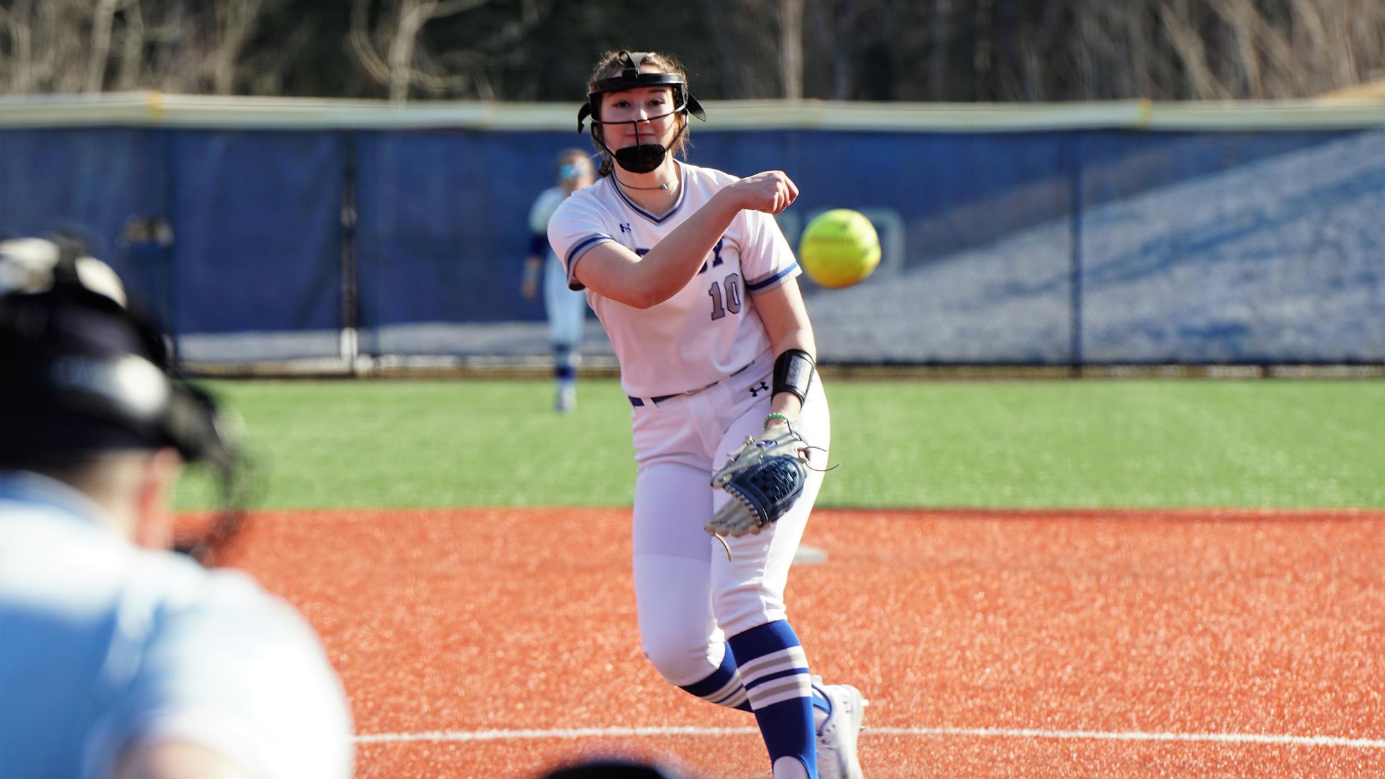 Softball Sweeps in Season Opener - Colby College