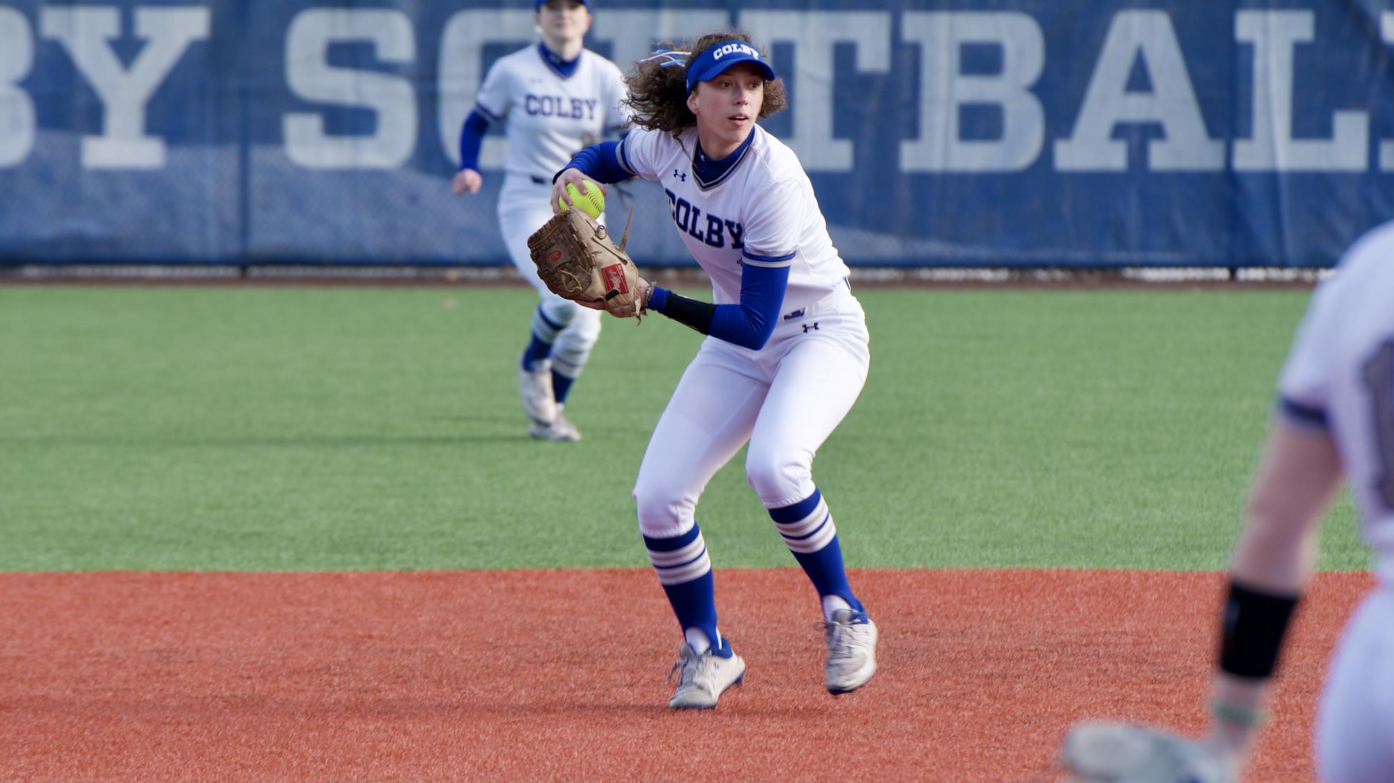 Softball Battles Against UW-Oshkosh and Grinnell College - Colby College