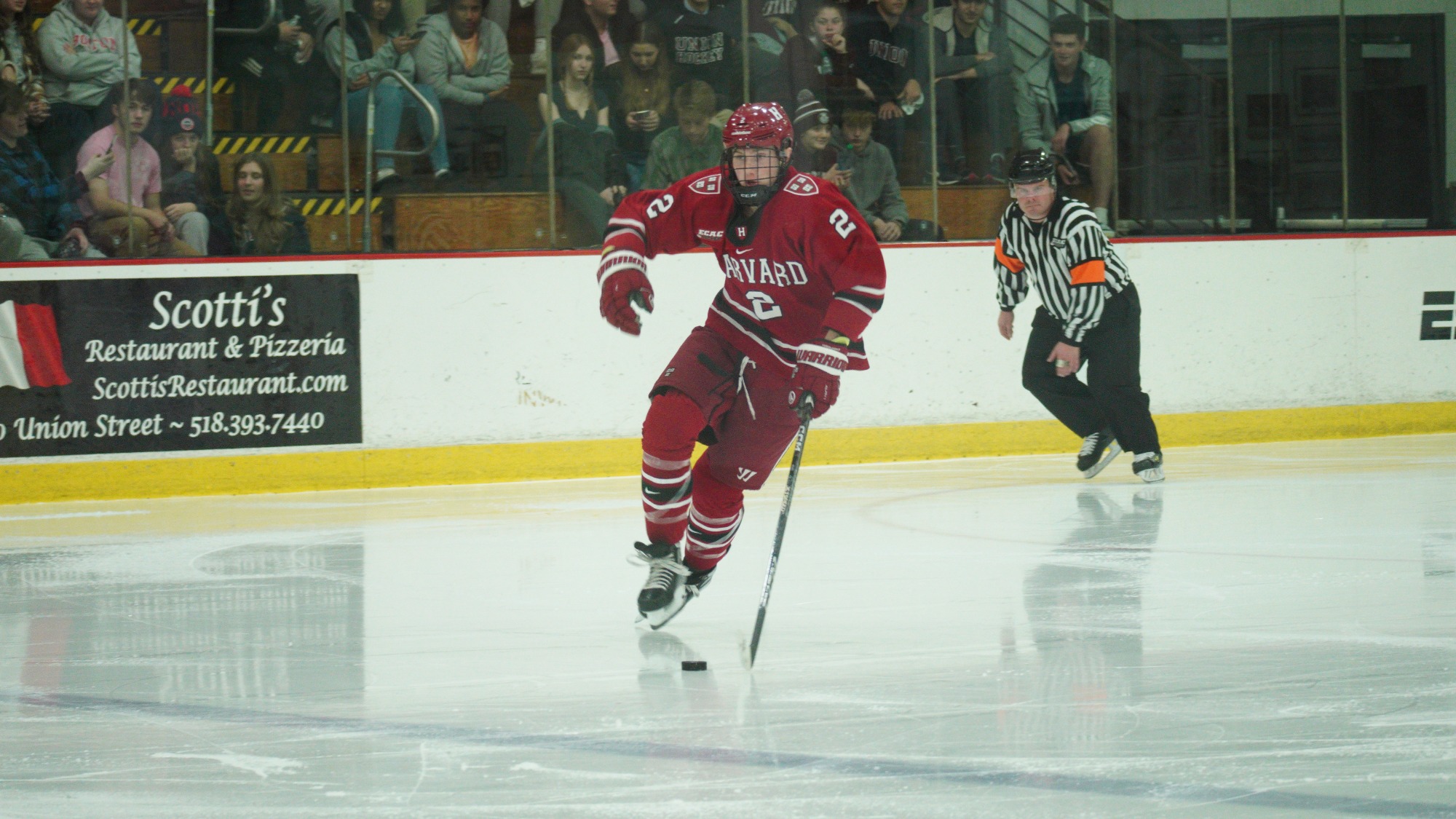Moore Named ECAC Hockey Defender of the Week - Harvard University