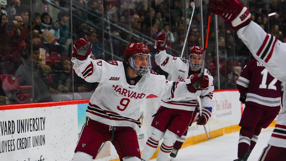 Healey Scores Twice, Men's Hockey Drops Close Contest with No.11 UMass ...