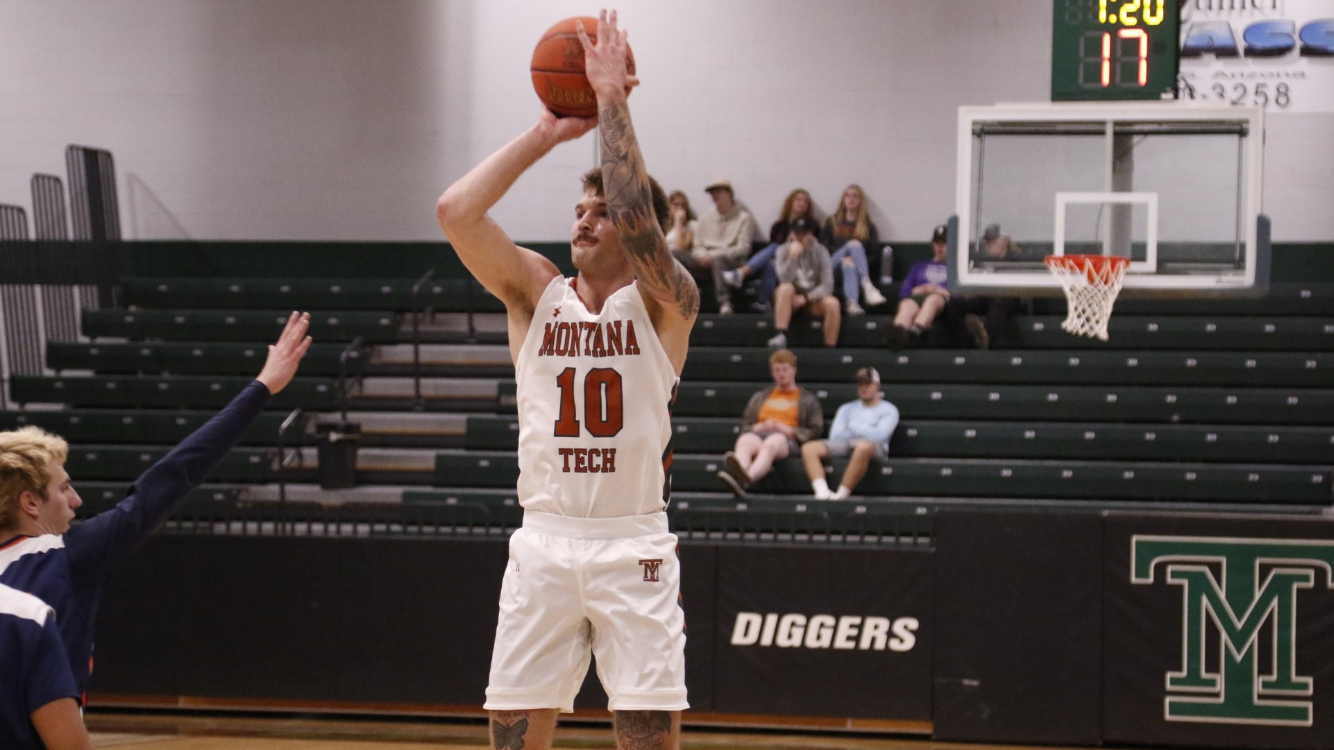Men's Basketball Downs Dickinson 76-68 - Montana Tech Athletics