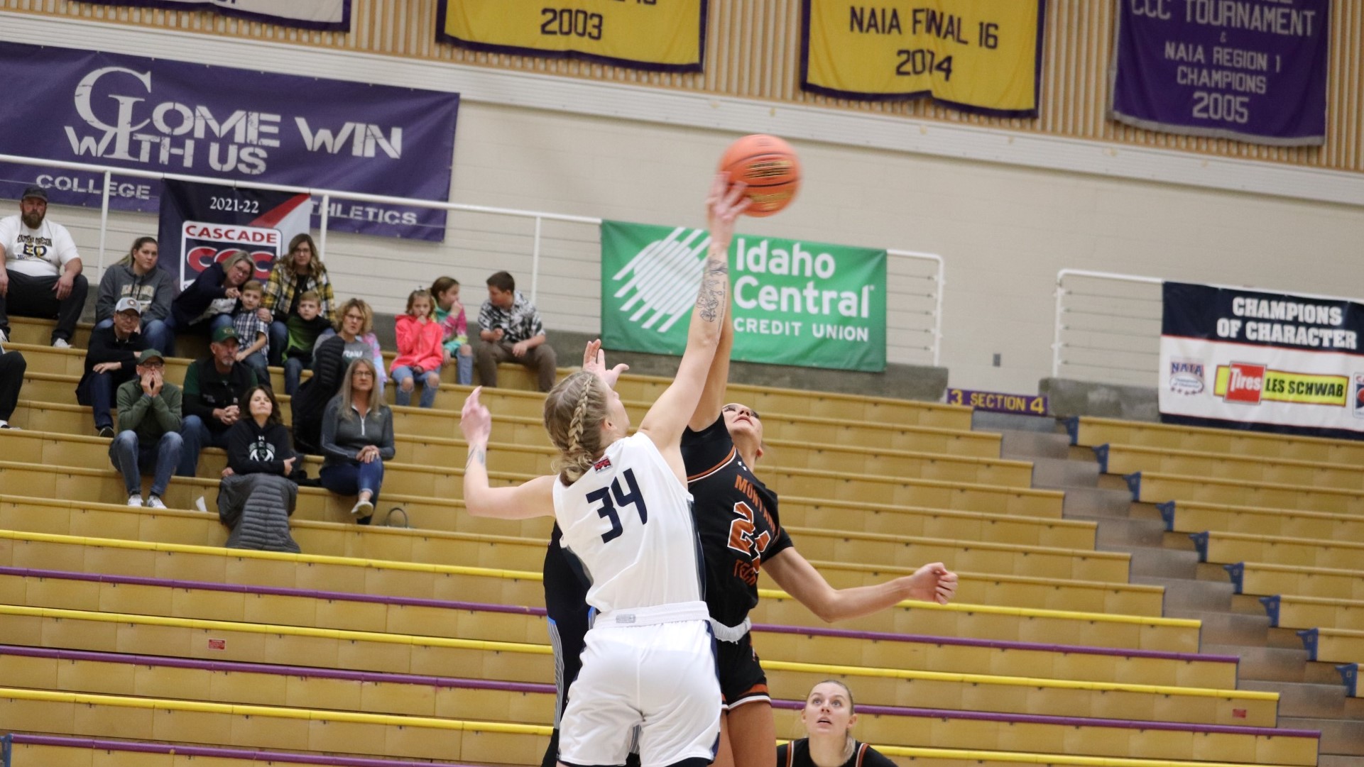 Yotes Rally Back Over Orediggers 53-49 - Montana Tech Athletics