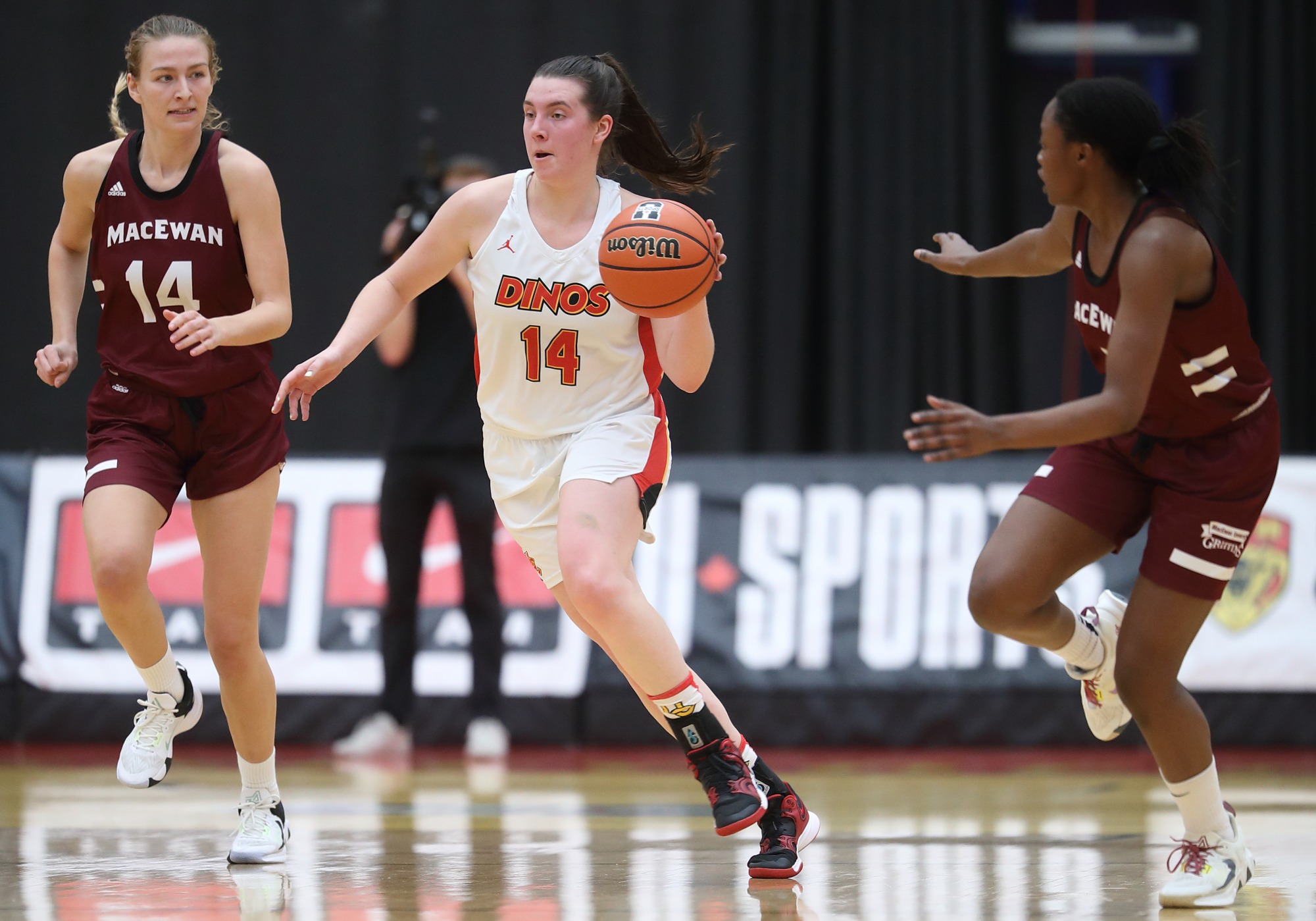 Madison Landry - 2022-23 - Women's Basketball - University of Calgary ...