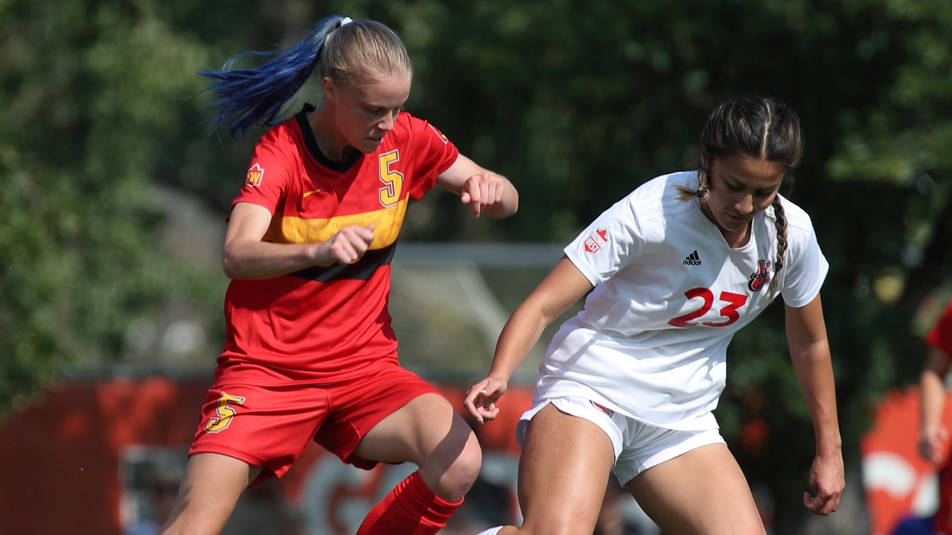 Dinos edged by defending champs - University of Calgary Athletics