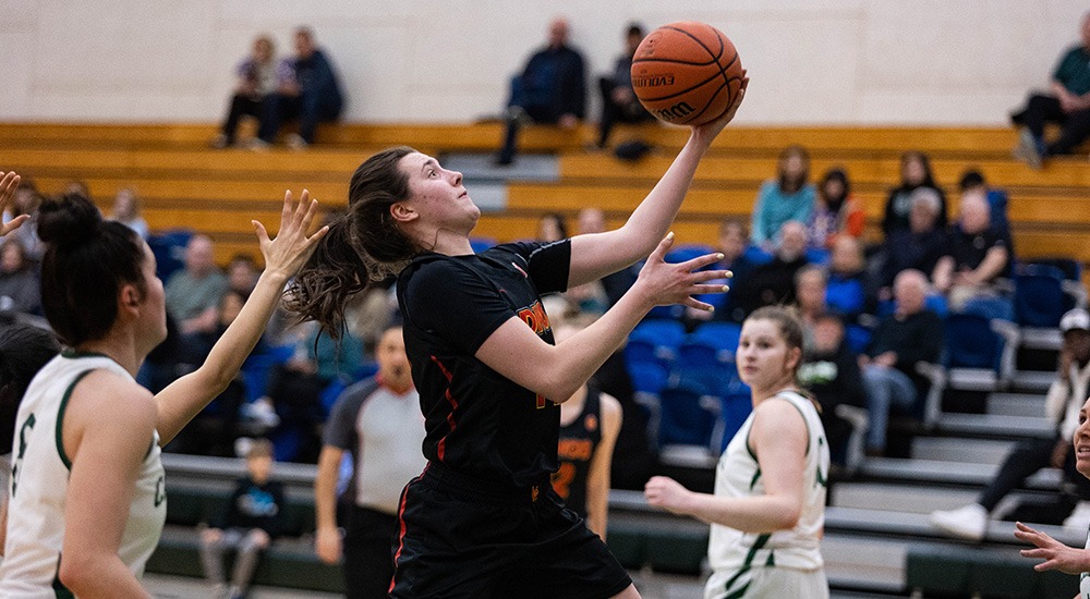 Palmer's hot shooting helps spark road win - University of Calgary ...