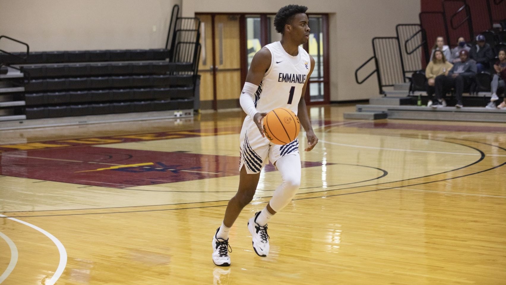 KJ Jones Leads Men's Basketball to Victory with 39 points against King ...