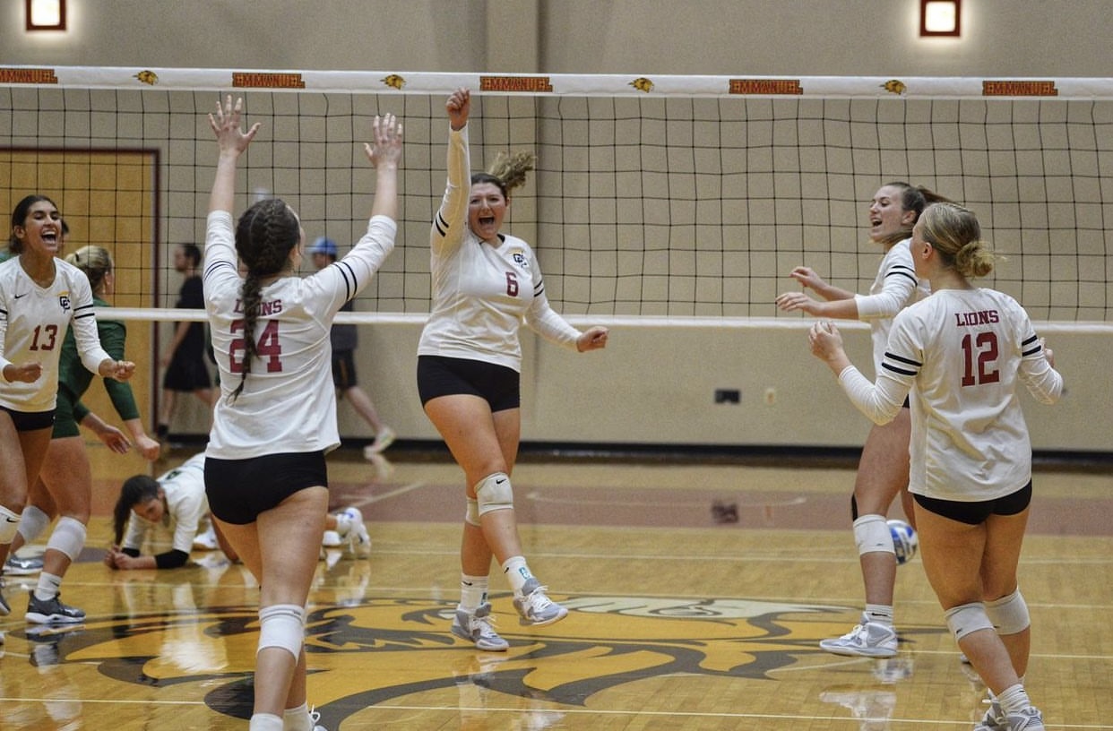Volleyball increase their win streak to 8 after defeating Young Harris ...