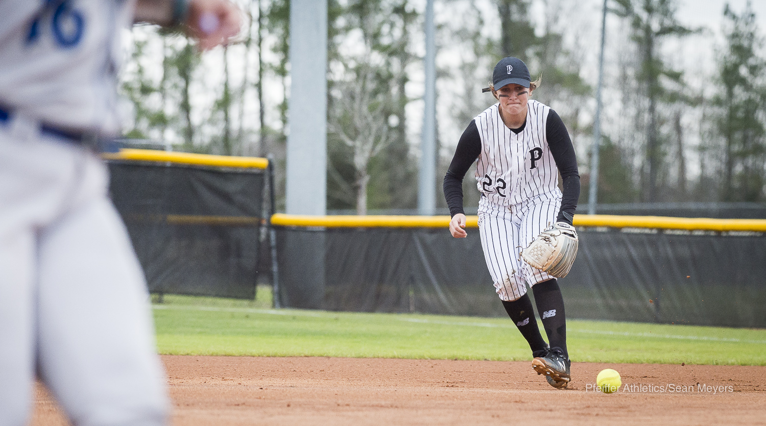 Softball Sweeps Road Doubleheader at Agnes Scott - Pfeiffer University