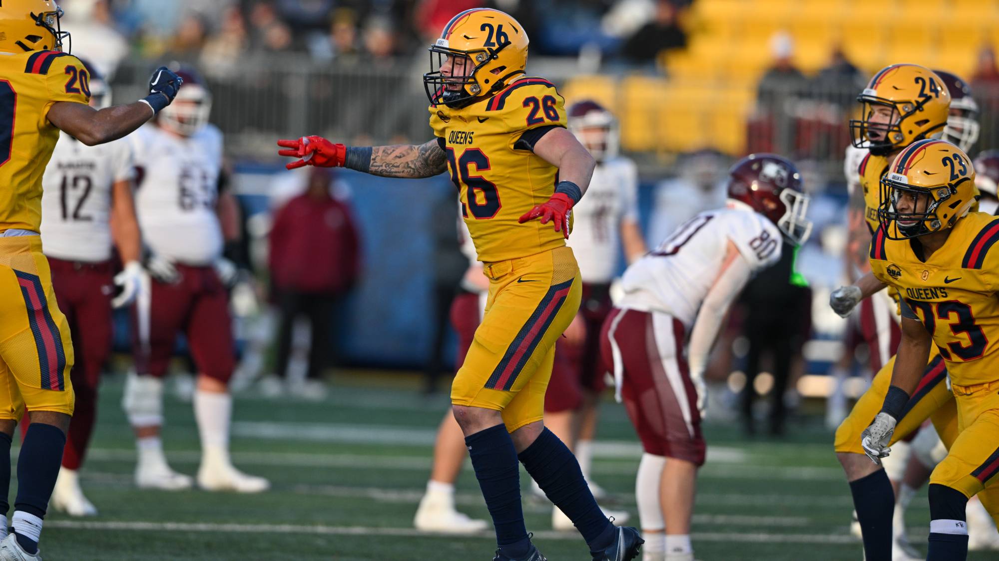 Defence leads Queen's Football in tight win over McMaster - Queen's ...