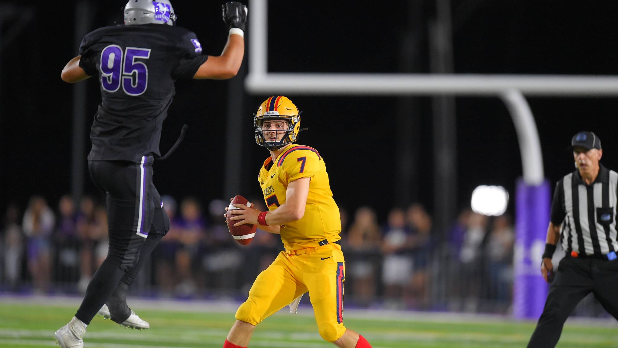 Queen's Football falls to Mustangs for first loss of season - Queen's ...