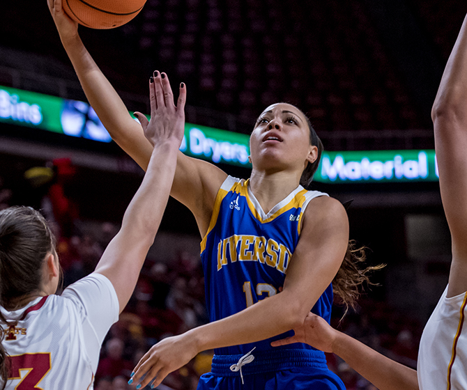 Lauren Holt - 2017-18 - Women's Basketball - UC Riverside Athletics